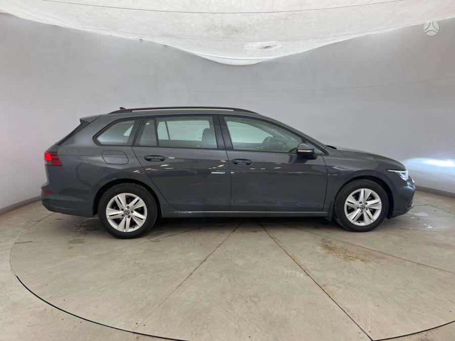 Grey Volkswagen Golf 2023 in Vilnius, with an engine capacity of 1.50 L and mileage of 28 thousand km for 20270 €, photo 4 on AUTOMOTO.COM.LV