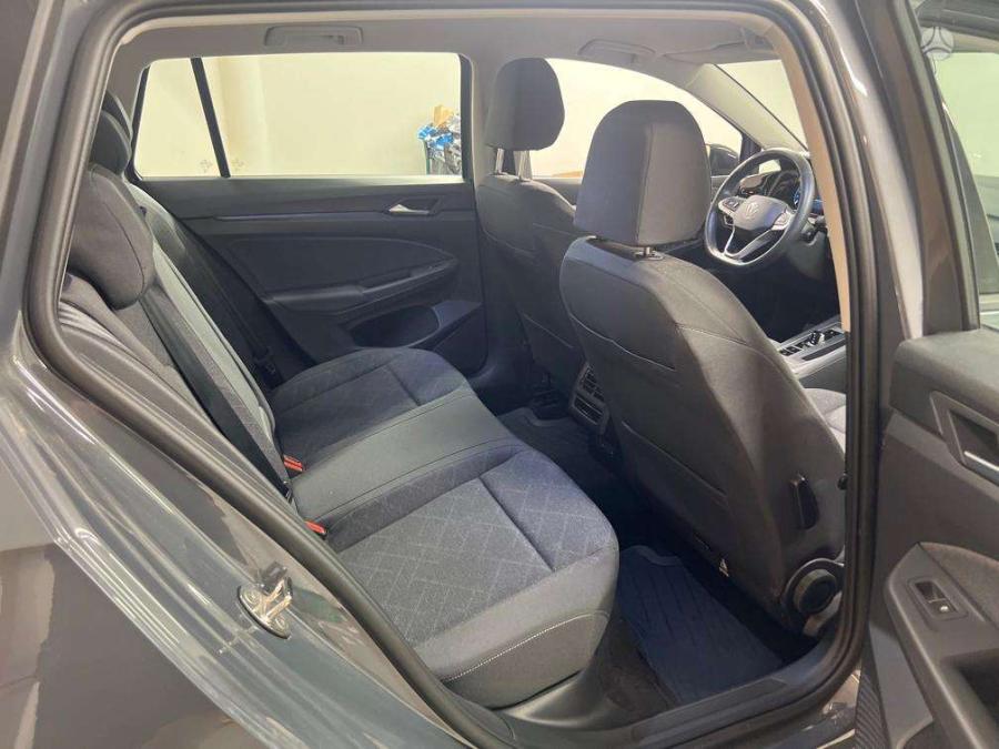 Grey Volkswagen Golf 2023 in Vilnius, with an engine capacity of 1.50 L and mileage of 28 thousand km for 20270 €, photo 11 on AUTOMOTO.COM.LV