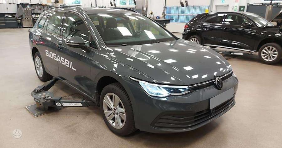 Grey Volkswagen Golf 2023 in Vilnius, with an engine capacity of 1.50 L and mileage of 42 thousand km for 19180 €, photo 4 on AUTOMOTO.COM.LV