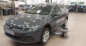 Pelēks Volkswagen Golf 2023 Viļņa, ar dzinēja tilpumu 1.50 L un nobraukumu 46 tūkst. km par 18880 €, foto  vietnē AUTOMOTO.COM.LV
