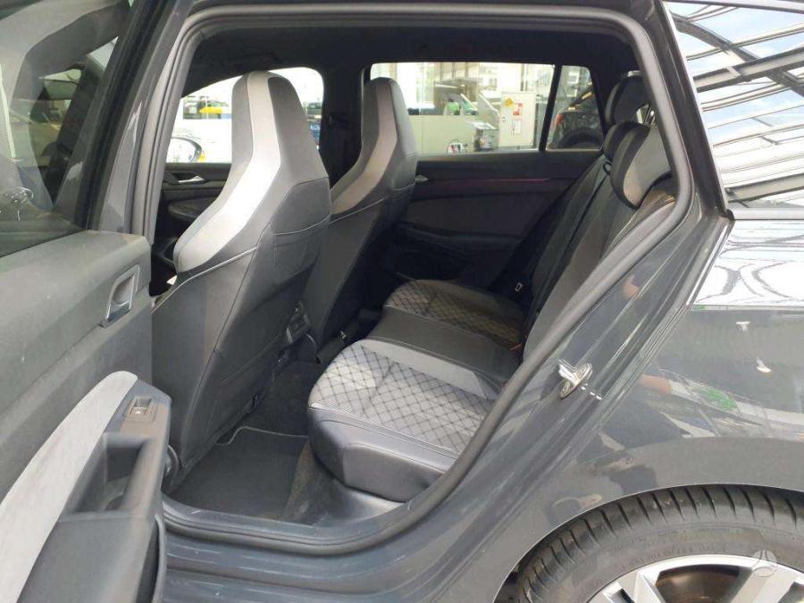 Grey Volkswagen Golf 2023 in Vilnius, with an engine capacity of 1.97 L and mileage of 165 thousand km for 17900 €, photo 7 on AUTOMOTO.COM.LV