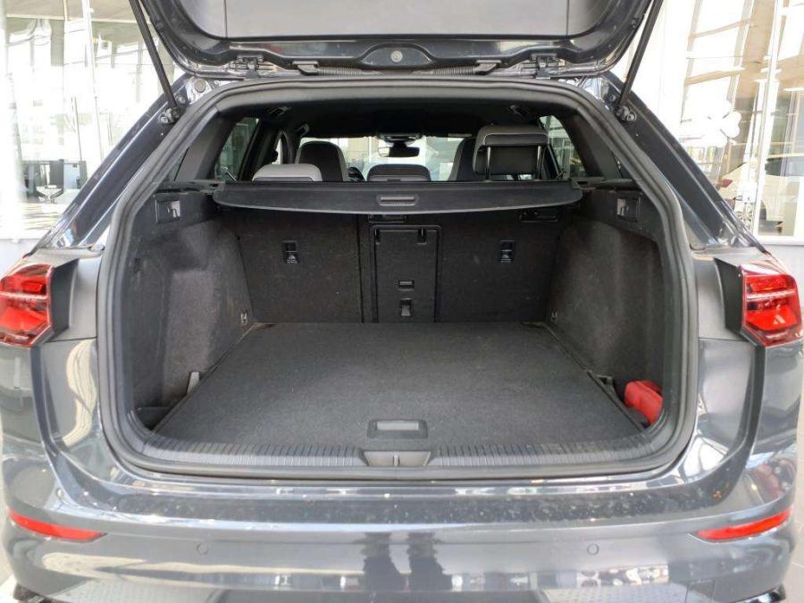 Grey Volkswagen Golf 2023 in Vilnius, with an engine capacity of 1.97 L and mileage of 165 thousand km for 17900 €, photo 11 on AUTOMOTO.COM.LV