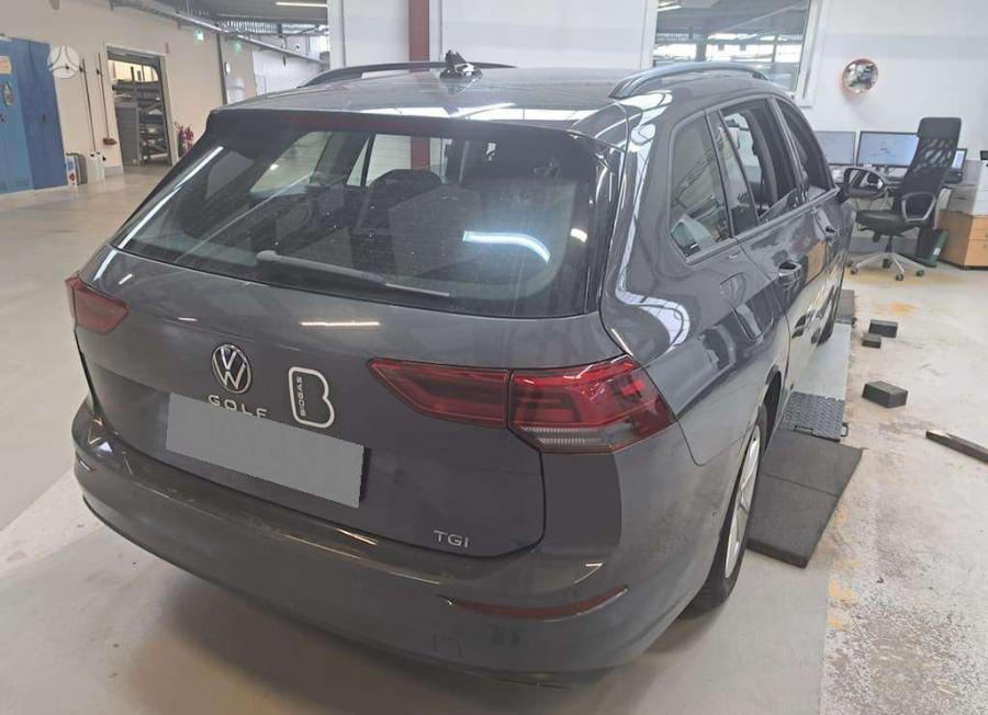 Pelēks Volkswagen Golf 2023 Viļņa, ar dzinēja tilpumu 1.50 L un nobraukumu 19 tūkst. km par 20450 €, foto 3 vietnē AUTOMOTO.COM.LV