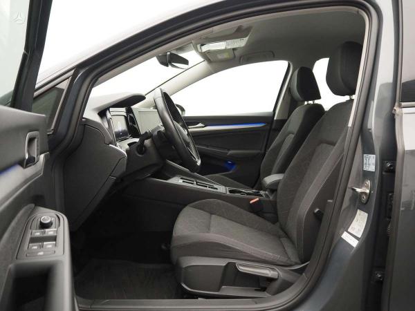 Grey Volkswagen Golf 2023 in Vilnius, with an engine capacity of 1.50 L and mileage of 117 thousand km for 16750 €, photo 9 on AUTOMOTO.COM.LV