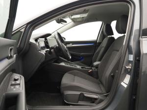 Grey Volkswagen Golf 2023 in Vilnius, with an engine capacity of 1.50 L and mileage of 117 thousand km for 16750 €, photo 9 on AUTOMOTO.COM.LV