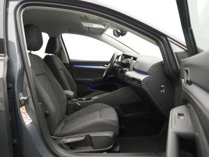 Grey Volkswagen Golf 2023 in Vilnius, with an engine capacity of 1.50 L and mileage of 117 thousand km for 16750 €, photo 12 on AUTOMOTO.COM.LV