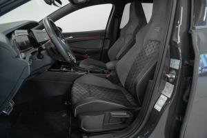Grey Volkswagen Golf 2023 in Vilnius, with an engine capacity of 2.00 L and mileage of 147 thousand km for 21500 €, photo 12 on AUTOMOTO.COM.LV