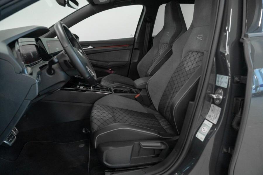 Grey Volkswagen Golf 2023 in Vilnius, with an engine capacity of 2.00 L and mileage of 147 thousand km for 21500 €, photo 12 on AUTOMOTO.COM.LV