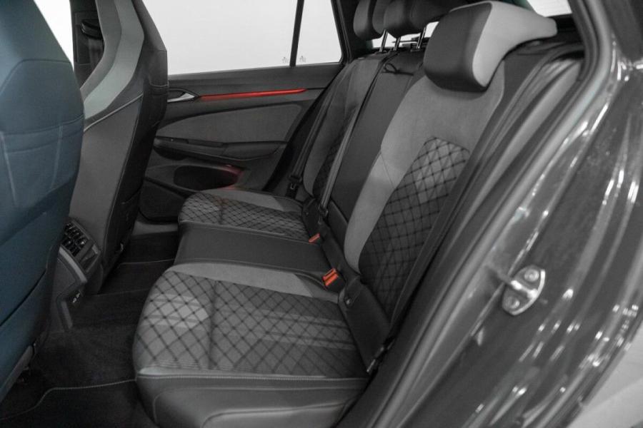Grey Volkswagen Golf 2023 in Vilnius, with an engine capacity of 2.00 L and mileage of 147 thousand km for 21500 €, photo 24 on AUTOMOTO.COM.LV