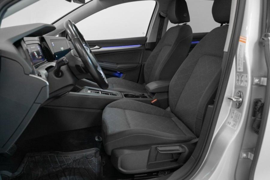 Pelēks Volkswagen Golf 2023 Viļņa, ar dzinēja tilpumu 2.00 L un nobraukumu 92 tūkst. km par 18450 €, foto 8 vietnē AUTOMOTO.COM.LV
