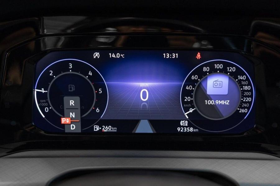 Pelēks Volkswagen Golf 2023 Viļņa, ar dzinēja tilpumu 2.00 L un nobraukumu 92 tūkst. km par 18450 €, foto 12 vietnē AUTOMOTO.COM.LV