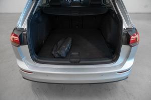 Pelēks Volkswagen Golf 2023 Viļņa, ar dzinēja tilpumu 2.00 L un nobraukumu 92 tūkst. km par 18450 €, foto 20 vietnē AUTOMOTO.COM.LV