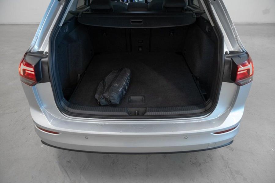 Pelēks Volkswagen Golf 2023 Viļņa, ar dzinēja tilpumu 2.00 L un nobraukumu 92 tūkst. km par 18450 €, foto 20 vietnē AUTOMOTO.COM.LV