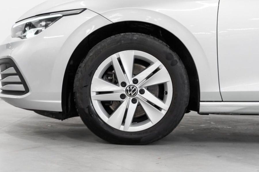 Pelēks Volkswagen Golf 2023 Viļņa, ar dzinēja tilpumu 2.00 L un nobraukumu 92 tūkst. km par 18450 €, foto 21 vietnē AUTOMOTO.COM.LV