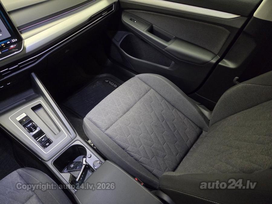 Pelēks Volkswagen Golf 2024 Tallina, ar dzinēja tilpumu 1.50 L un nobraukumu 32 tūkst. km par 22900 €, foto 17 vietnē AUTOMOTO.COM.LV