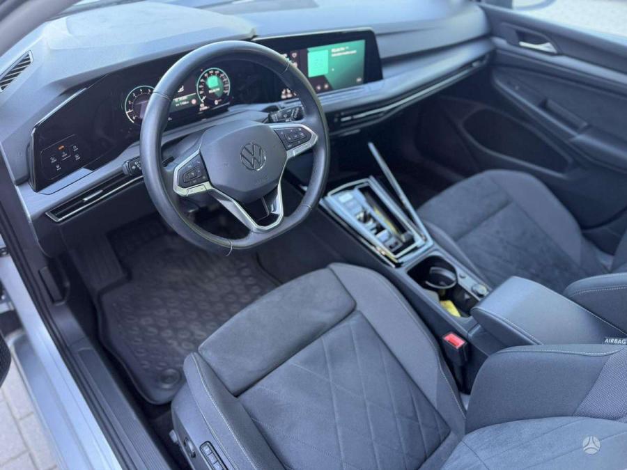 Grey Volkswagen Golf 2024 in Vilnius, with an engine capacity of 1.50 L and mileage of 22 thousand km for 19999 €, photo 15 on AUTOMOTO.COM.LV