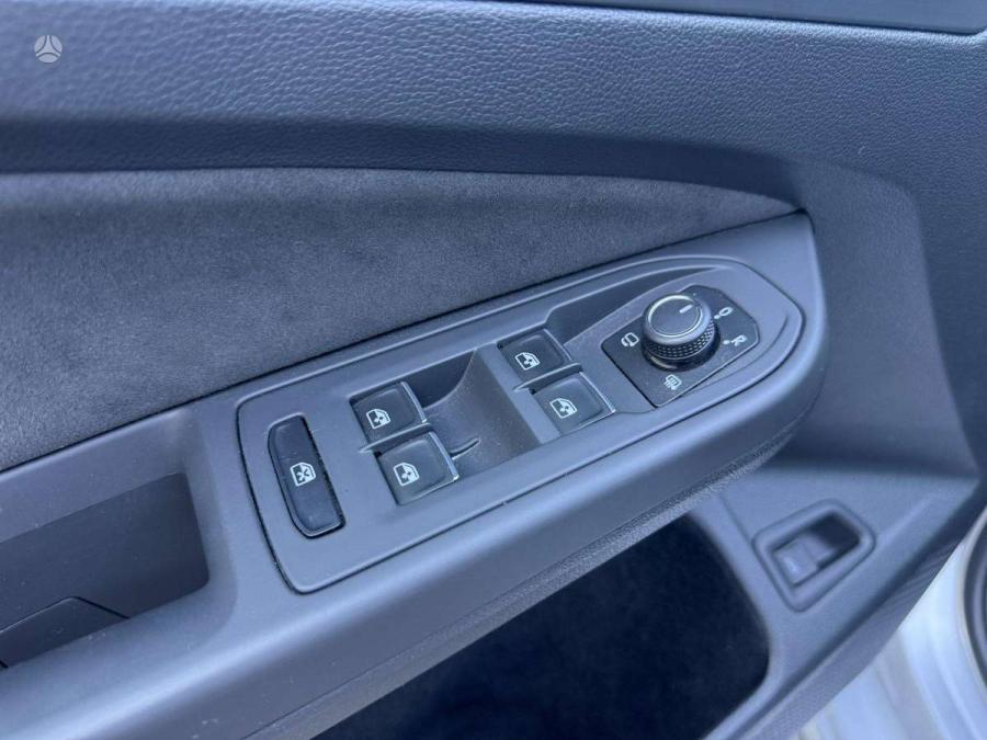 Grey Volkswagen Golf 2024 in Vilnius, with an engine capacity of 1.50 L and mileage of 22 thousand km for 19999 €, photo 44 on AUTOMOTO.COM.LV