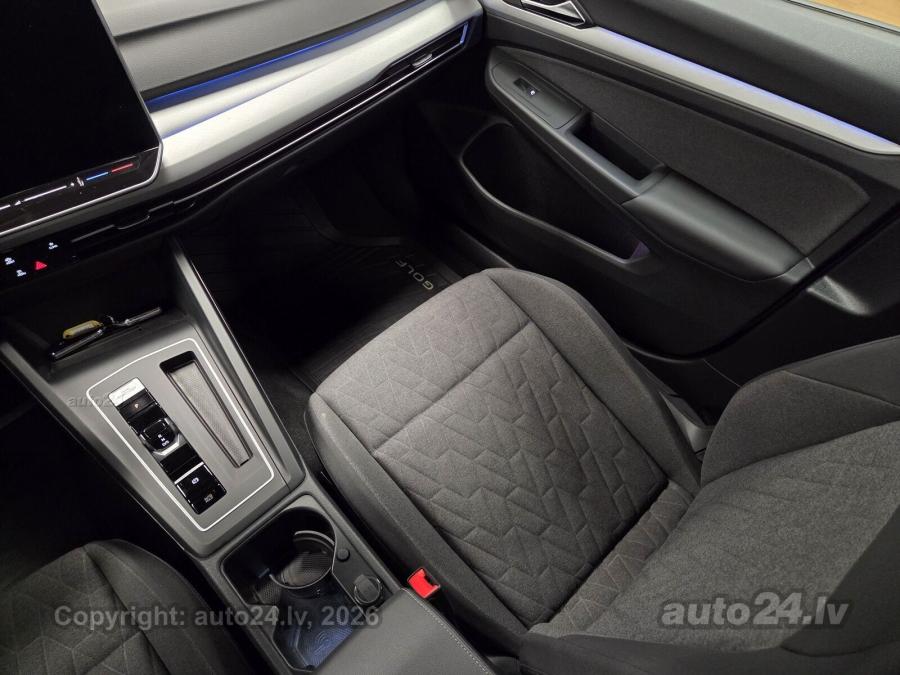 Pelēks Volkswagen Golf 2024 Tallina, ar dzinēja tilpumu 1.50 L un nobraukumu 44 tūkst. km par 23900 €, foto 17 vietnē AUTOMOTO.COM.LV