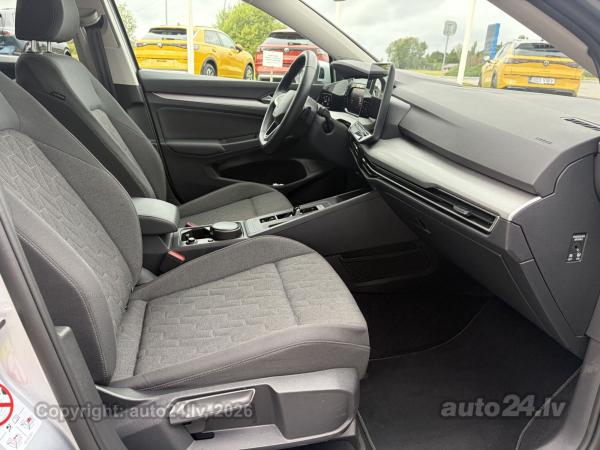 Grey Volkswagen Golf 2024 in Viljandi, with an engine capacity of 1.50 L and mileage of 48 thousand km for 22990 €, photo 8 on AUTOMOTO.COM.LV