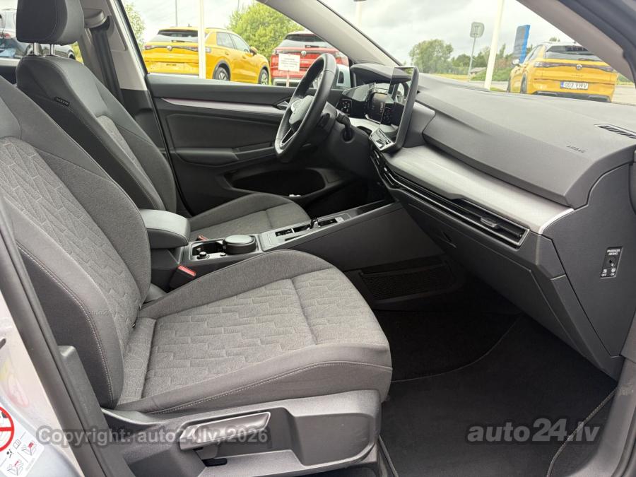 Pelēks Volkswagen Golf 2024 Viljandi, ar dzinēja tilpumu 1.50 L un nobraukumu 48 tūkst. km par 22990 €, foto 8 vietnē AUTOMOTO.COM.LV