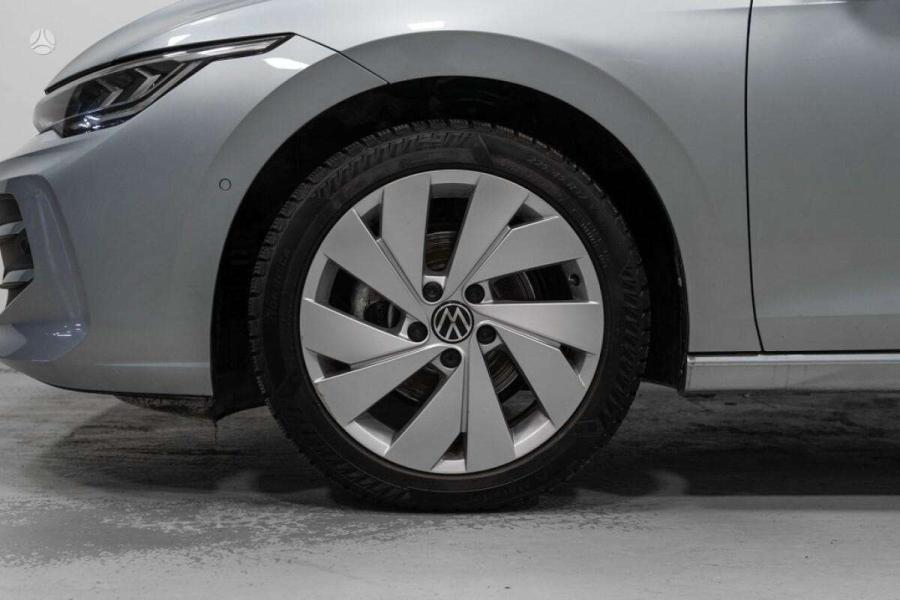 Pelēks Volkswagen Golf 2025 Viļņa, ar dzinēja tilpumu 1.50 L un nobraukumu 26 tūkst. km par 23500 €, foto 25 vietnē AUTOMOTO.COM.LV