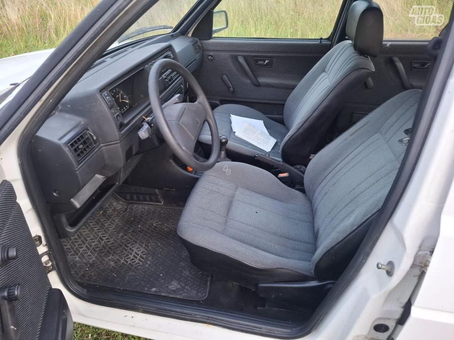 Volkswagen Golf 1990 in Alytus, with an engine capacity of 1.40 L and mileage of 200 thousand km for 1850 €, photo 6 on AUTOMOTO.COM.LV