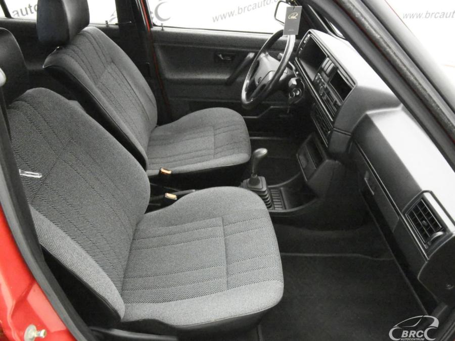 Volkswagen Golf 1990 in Vilnius, with an engine capacity of 1.59 L and mileage of 243 thousand km for 5900 €, photo 6 on AUTOMOTO.COM.LV