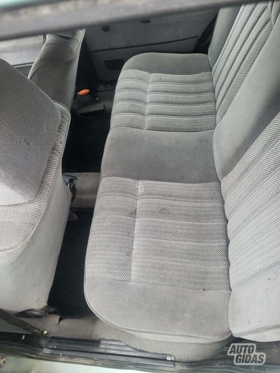 Volkswagen Golf 1991 in Zarasai, with an engine capacity of 1.60 L and mileage of 300 thousand km for 800 €, photo 8 on AUTOMOTO.COM.LV