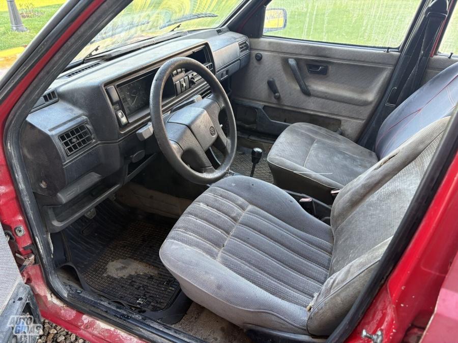 Volkswagen Golf 1991 Viļņa, ar dzinēja tilpumu 1.60 L un nobraukumu 667 tūkst. km par 380 €, foto 8 vietnē AUTOMOTO.COM.LV