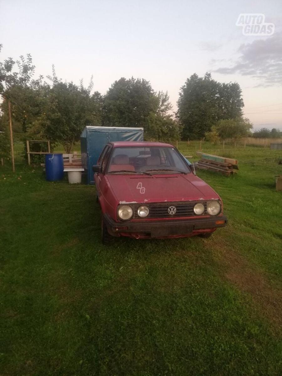 Volkswagen Golf 1991 Panevēža, ar dzinēja tilpumu 1.60 L un nobraukumu 300 tūkst. km par 700 €, foto 1 vietnē AUTOMOTO.COM.LV