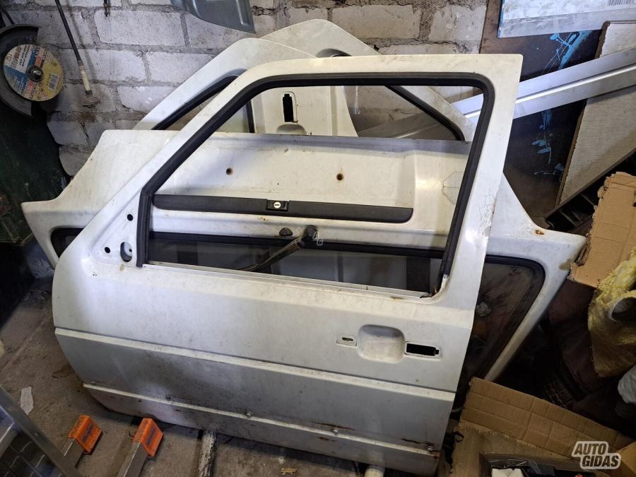 Volkswagen Golf 1991 Panevēža, ar dzinēja tilpumu 1.60 L un nobraukumu 300 tūkst. km par 700 €, foto 12 vietnē AUTOMOTO.COM.LV