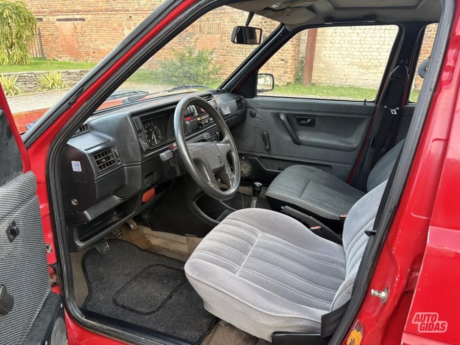 Volkswagen Golf 1991 Viļņa, ar dzinēja tilpumu 1.60 L un nobraukumu 584 tūkst. km par 2000 €, foto 13 vietnē AUTOMOTO.COM.LV