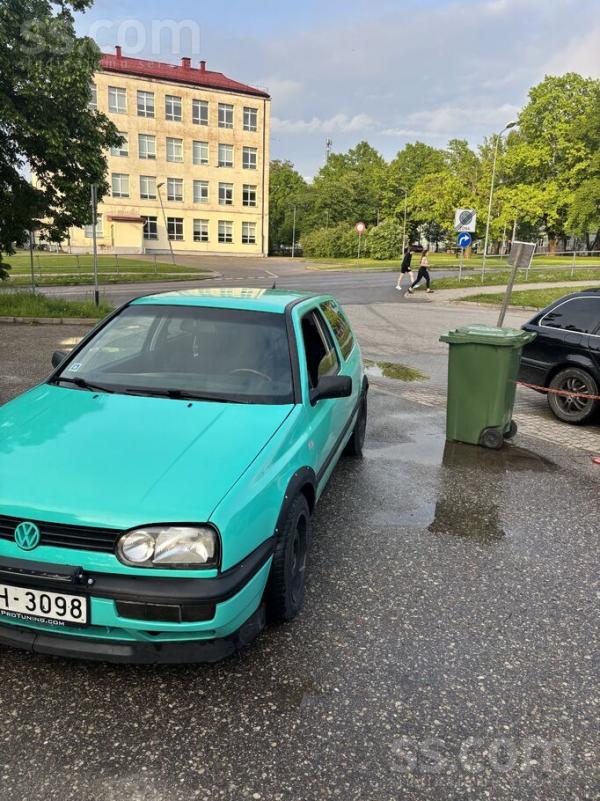 Volkswagen Golf 1995 Cēsis, ar dzinēja tilpumu 1.90 L un nobraukumu 159 tūkst. km par 1100 €, foto 3 vietnē AUTOMOTO.COM.LV