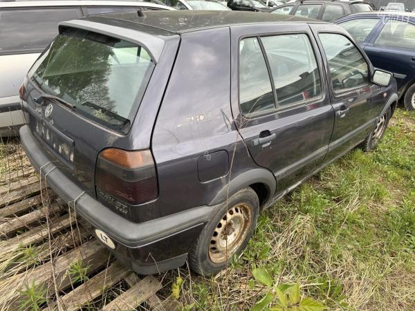 Volkswagen Golf 1995 in Vilnius, with an engine capacity of 1.90 L and mileage of 237 thousand km for 400 €, photo 4 on AUTOMOTO.COM.LV