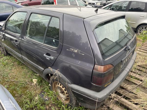 Volkswagen Golf 1995 in Vilnius, with an engine capacity of 1.90 L and mileage of 237 thousand km for 400 €, photo 5 on AUTOMOTO.COM.LV