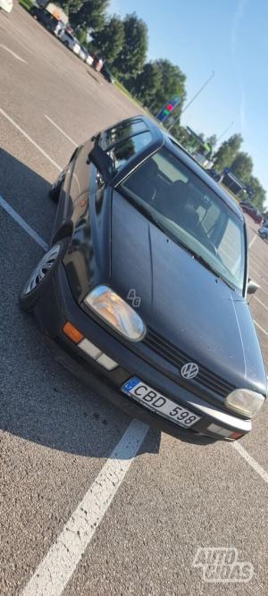 Volkswagen Golf 1995 Utena, ar dzinēja tilpumu 1.60 L un nobraukumu 300 tūkst. km par 350 €, foto  vietnē AUTOMOTO.COM.LV