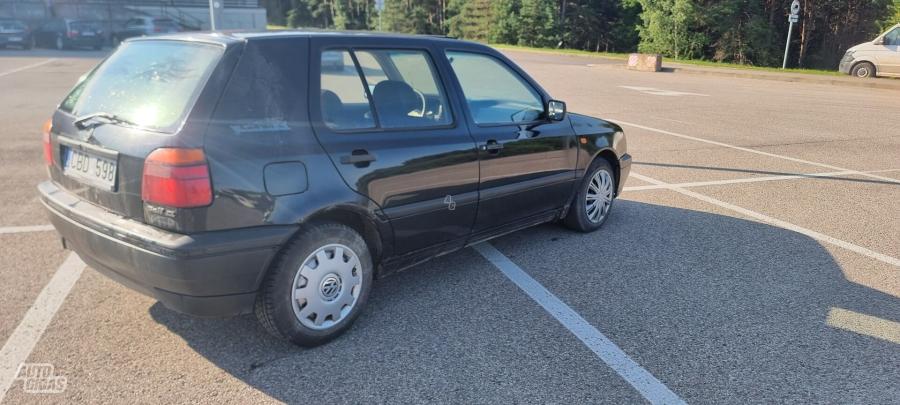 Volkswagen Golf 1995 Utena, ar dzinēja tilpumu 1.60 L un nobraukumu 300 tūkst. km par 350 €, foto 4 vietnē AUTOMOTO.COM.LV
