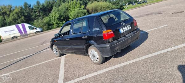 Volkswagen Golf 1995 Utena, ar dzinēja tilpumu 1.60 L un nobraukumu 300 tūkst. km par 350 €, foto 4 vietnē AUTOMOTO.COM.LV