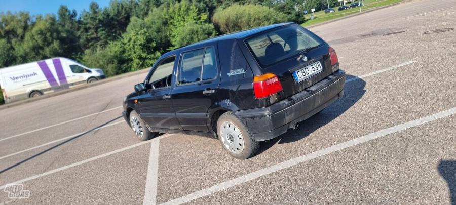 Volkswagen Golf 1995 Utena, ar dzinēja tilpumu 1.60 L un nobraukumu 300 tūkst. km par 350 €, foto 5 vietnē AUTOMOTO.COM.LV