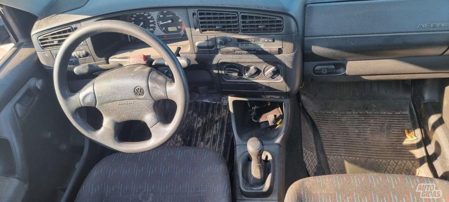 Volkswagen Golf 1995 Utena, ar dzinēja tilpumu 1.60 L un nobraukumu 300 tūkst. km par 350 €, foto 8 vietnē AUTOMOTO.COM.LV