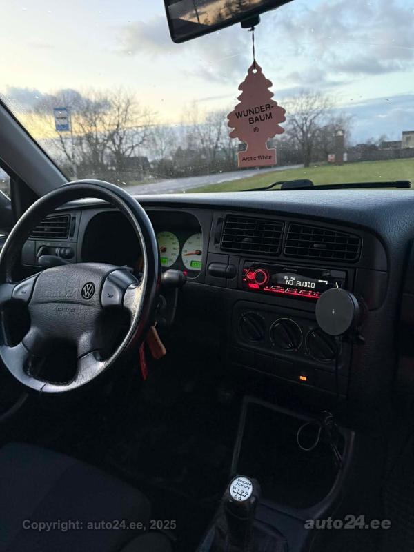 Volkswagen Golf 1996 in Kuressaare, with an engine capacity of 1.60 L and mileage of 268 thousand km for 2300 €, photo 11 on AUTOMOTO.COM.LV