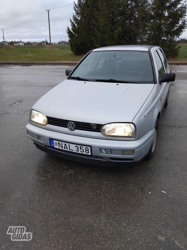 Volkswagen Golf 1996 in Pakruojis, with an engine capacity of 1.60 L and mileage of 176 thousand km for 1000 €, photo 2 on AUTOMOTO.COM.LV