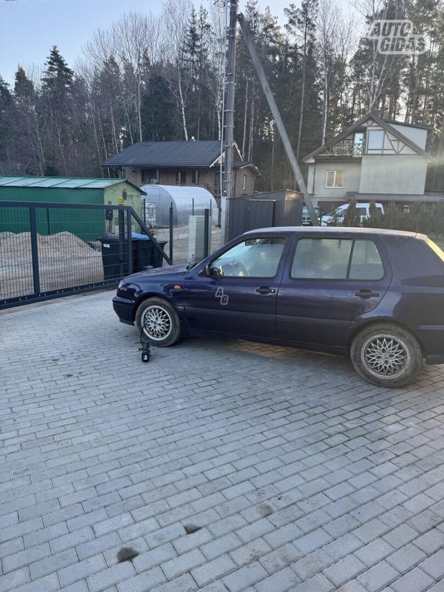 Volkswagen Golf 1996 Viļņa, ar dzinēja tilpumu 1.80 L un nobraukumu 182 tūkst. km par 1100 €, foto 8 vietnē AUTOMOTO.COM.LV