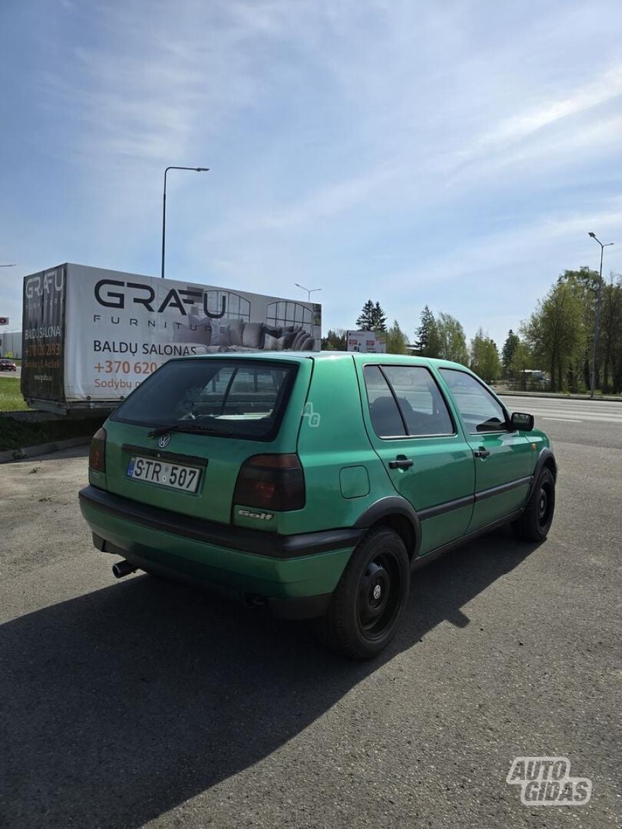 Volkswagen Golf 1996 in Siauliai, with an engine capacity of 1.40 L and mileage of 220 thousand km for 999 €, photo 4 on AUTOMOTO.COM.LV