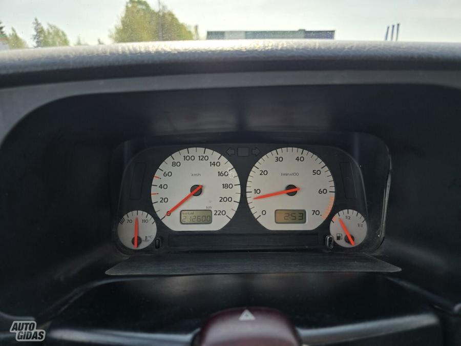 Volkswagen Golf 1996 in Siauliai, with an engine capacity of 1.40 L and mileage of 220 thousand km for 999 €, photo 7 on AUTOMOTO.COM.LV