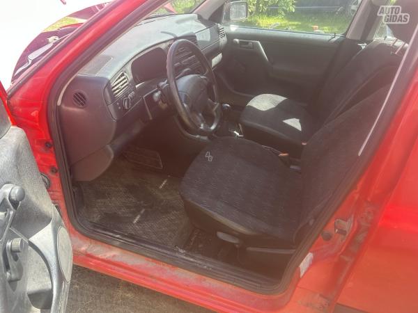Volkswagen Golf 1996 in Varena, with an engine capacity of 1.80 L and mileage of 188 thousand km for 600 €, photo 7 on AUTOMOTO.COM.LV