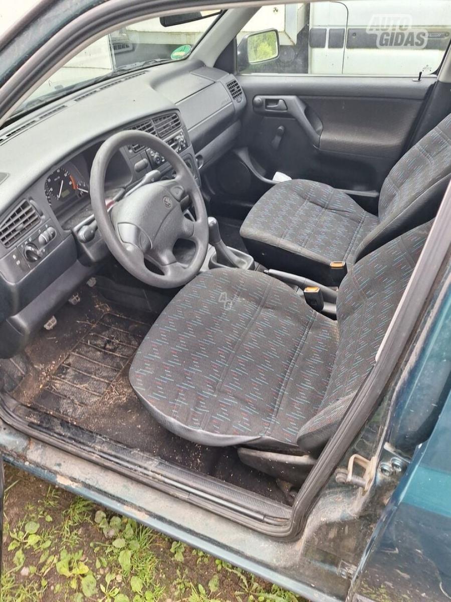 Volkswagen Golf 1996 Kauņa, ar dzinēja tilpumu 1.60 L un nobraukumu 215 tūkst. km par 750 €, foto 7 vietnē AUTOMOTO.COM.LV