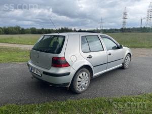 Volkswagen Golf 1997 in Cesis, with an engine capacity of 1.60 L and mileage of 238 thousand km for 550 €, photo 3 on AUTOMOTO.COM.LV