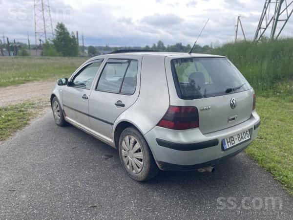 Volkswagen Golf 1997 in Cesis, with an engine capacity of 1.60 L and mileage of 238 thousand km for 550 €, photo 4 on AUTOMOTO.COM.LV