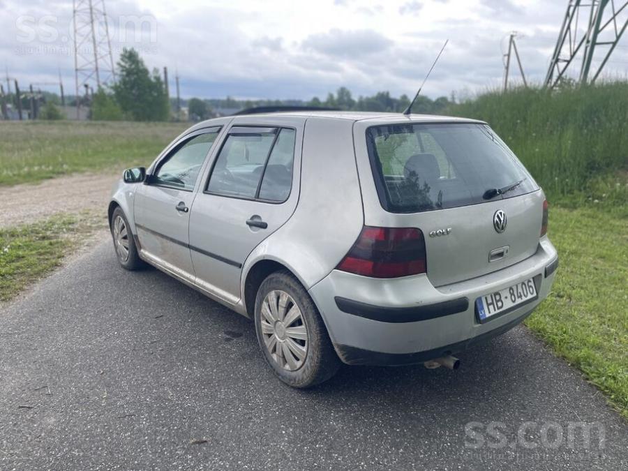 Volkswagen Golf 1997 in Cesis, with an engine capacity of 1.60 L and mileage of 238 thousand km for 550 €, photo 4 on AUTOMOTO.COM.LV